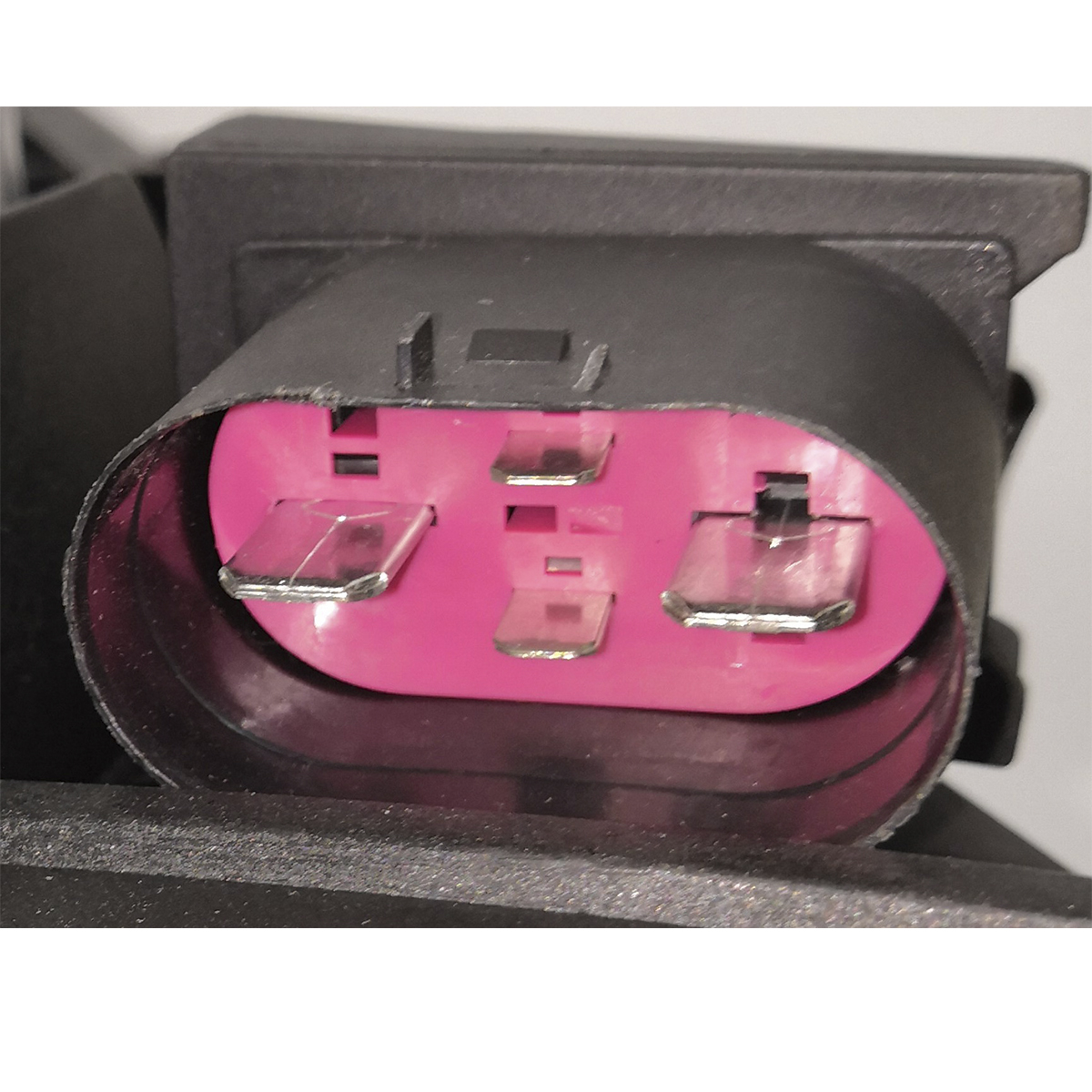 ELECTROVENTILADOR : ELECTRO AUDI A3 A4 2.0 COMPLETO 4 PINES